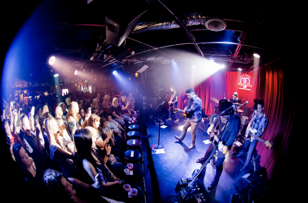 Michael Ray Dive Bars + Broken Hearts - Country Music News International