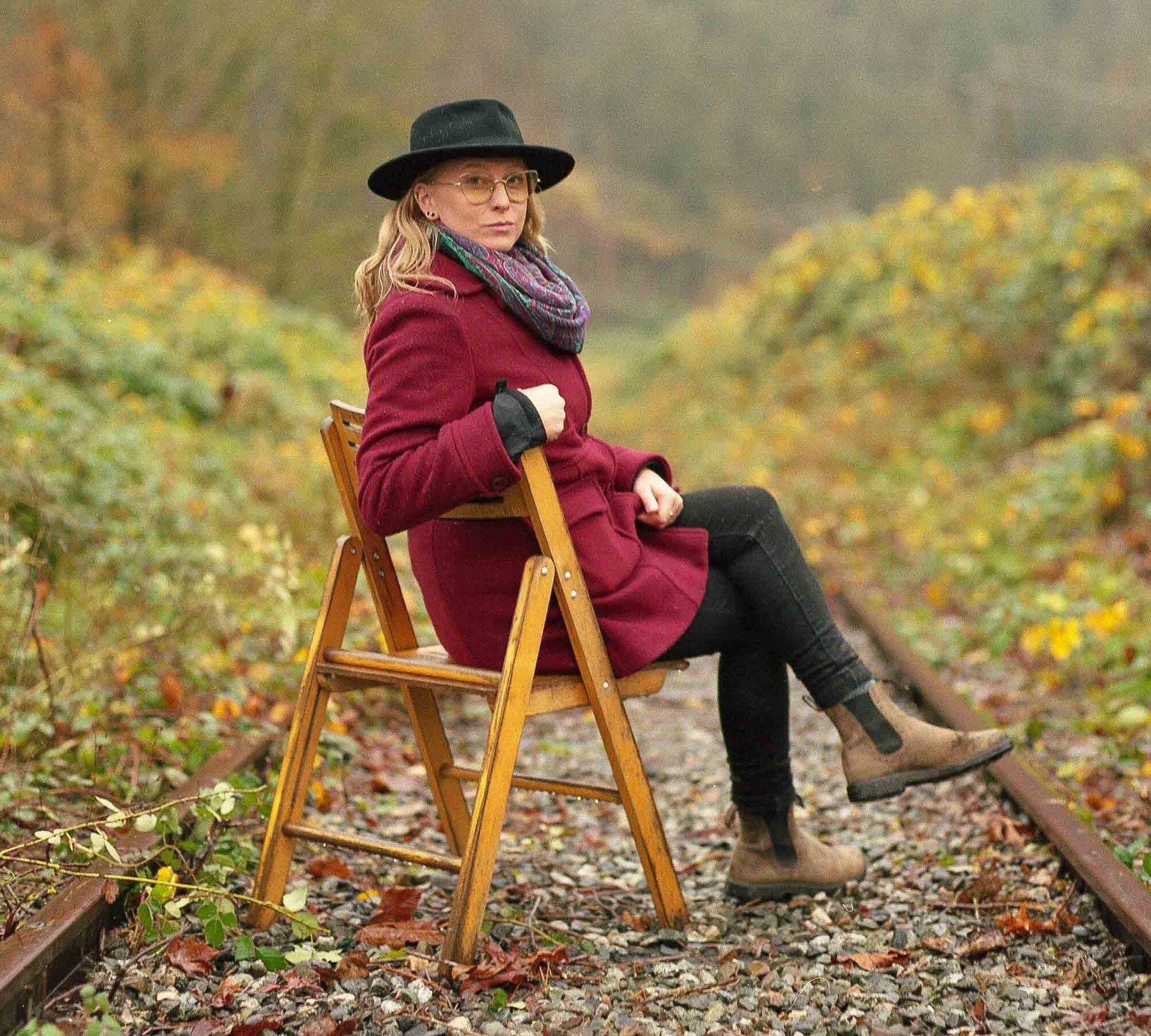 Leah Barley Awkward & Heartbroken - Country Music News International